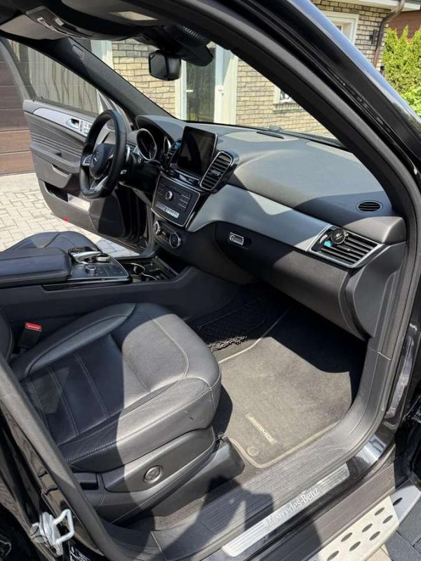 Melns Mercedes-Benz GLE 350 2016 Pasvalys, ar dzinēja tilpumu 3.00 L un nobraukumu 271 tūkst. km par 23500 €, foto 10 vietnē AUTOMOTO.COM.LV