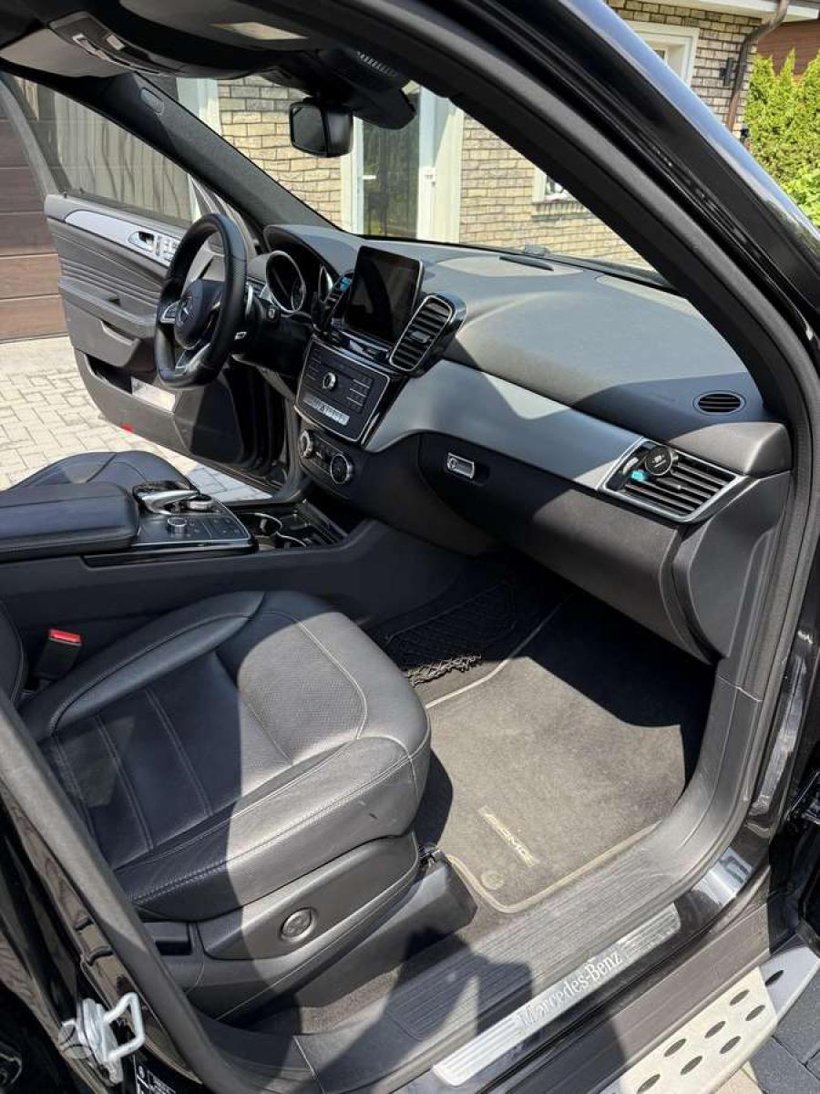 Black Mercedes-Benz GLE 350 2016 in Pasvalys, with an engine capacity of 3.00 L and mileage of 271 thousand km for 23500 €, photo 11 on AUTOMOTO.COM.LV