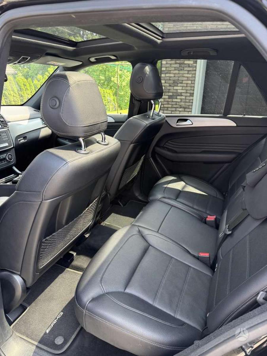 Black Mercedes-Benz GLE 350 2016 in Pasvalys, with an engine capacity of 3.00 L and mileage of 271 thousand km for 23500 €, photo 13 on AUTOMOTO.COM.LV