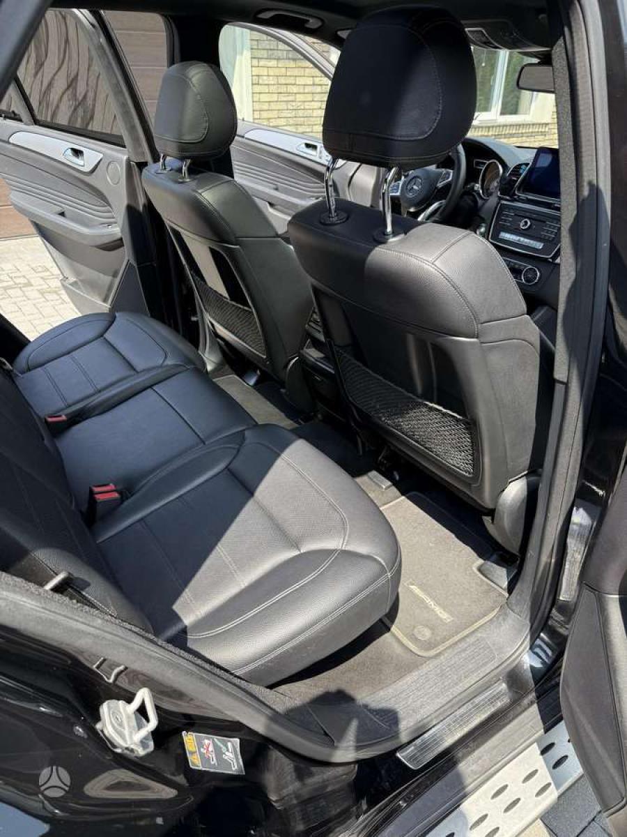 Black Mercedes-Benz GLE 350 2016 in Pasvalys, with an engine capacity of 3.00 L and mileage of 271 thousand km for 23500 €, photo 14 on AUTOMOTO.COM.LV