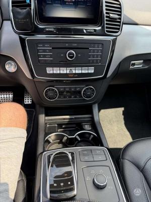 Black Mercedes-Benz GLE 350 2016 in Pasvalys, with an engine capacity of 3.00 L and mileage of 271 thousand km for 23500 €, photo 15 on AUTOMOTO.COM.LV