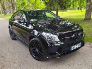 Black Mercedes-Benz GLE 350 2016 in Prienai, with an engine capacity of 2.99 L and mileage of 247 thousand km for 33000 €, photo 5 on AUTOMOTO.COM.LV