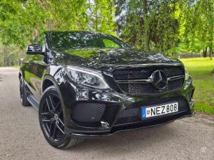 Black Mercedes-Benz GLE 350 2016 in Prienai, with an engine capacity of 2.99 L and mileage of 247 thousand km for 33000 €, photo 6 on AUTOMOTO.COM.LV