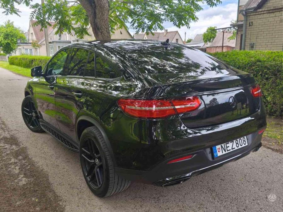 Black Mercedes-Benz GLE 350 2016 in Prienai, with an engine capacity of 2.99 L and mileage of 247 thousand km for 33000 €, photo 7 on AUTOMOTO.COM.LV