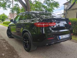 Black Mercedes-Benz GLE 350 2016 in Prienai, with an engine capacity of 2.99 L and mileage of 247 thousand km for 33000 €, photo 8 on AUTOMOTO.COM.LV