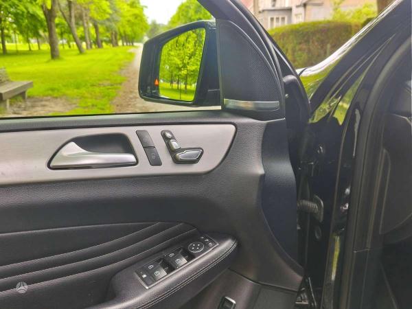 Black Mercedes-Benz GLE 350 2016 in Prienai, with an engine capacity of 2.99 L and mileage of 247 thousand km for 33000 €, photo 8 on AUTOMOTO.COM.LV
