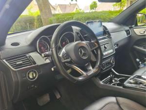 Black Mercedes-Benz GLE 350 2016 in Prienai, with an engine capacity of 2.99 L and mileage of 247 thousand km for 33000 €, photo 11 on AUTOMOTO.COM.LV