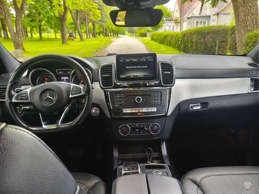 Black Mercedes-Benz GLE 350 2016 in Prienai, with an engine capacity of 2.99 L and mileage of 247 thousand km for 33000 €, photo 12 on AUTOMOTO.COM.LV