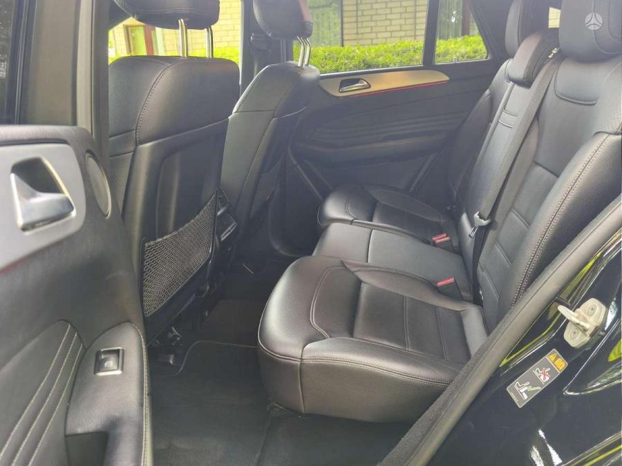 Black Mercedes-Benz GLE 350 2016 in Prienai, with an engine capacity of 2.99 L and mileage of 247 thousand km for 33000 €, photo 14 on AUTOMOTO.COM.LV