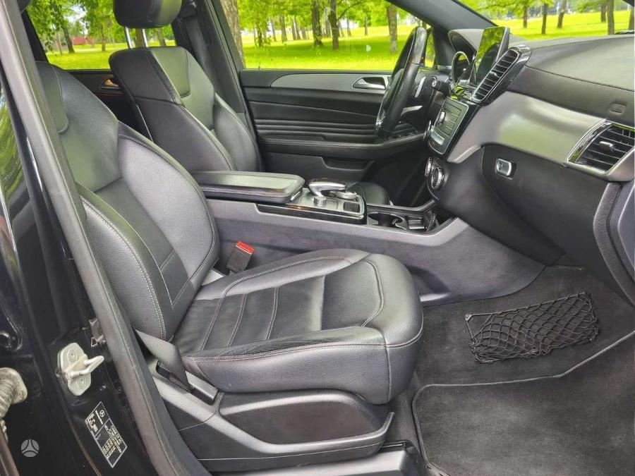 Black Mercedes-Benz GLE 350 2016 in Prienai, with an engine capacity of 2.99 L and mileage of 247 thousand km for 33000 €, photo 15 on AUTOMOTO.COM.LV