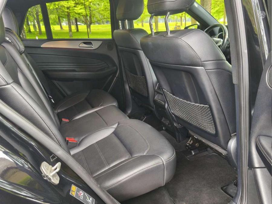 Black Mercedes-Benz GLE 350 2016 in Prienai, with an engine capacity of 2.99 L and mileage of 247 thousand km for 33000 €, photo 16 on AUTOMOTO.COM.LV