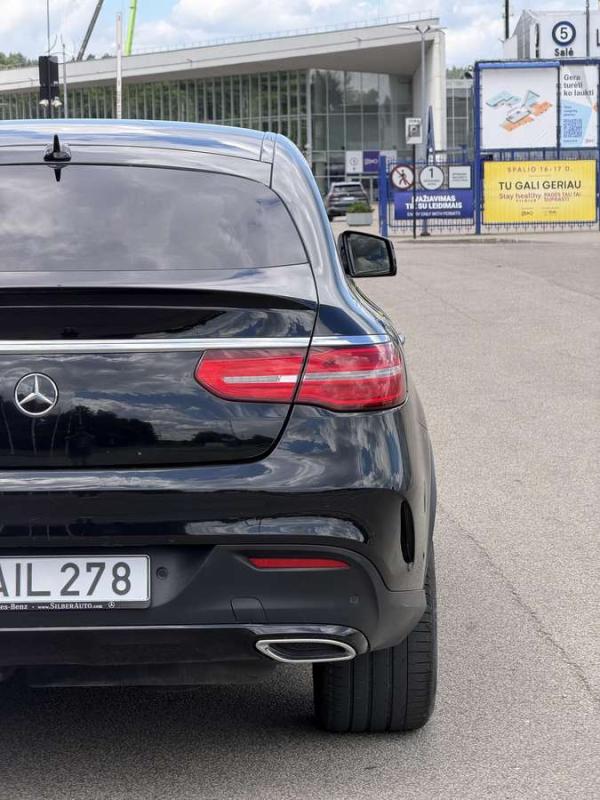 Melns Mercedes-Benz GLE 350 2016 Viļņa, ar dzinēja tilpumu 2.99 L un nobraukumu 114 tūkst. km par 32000 €, foto 4 vietnē AUTOMOTO.COM.LV