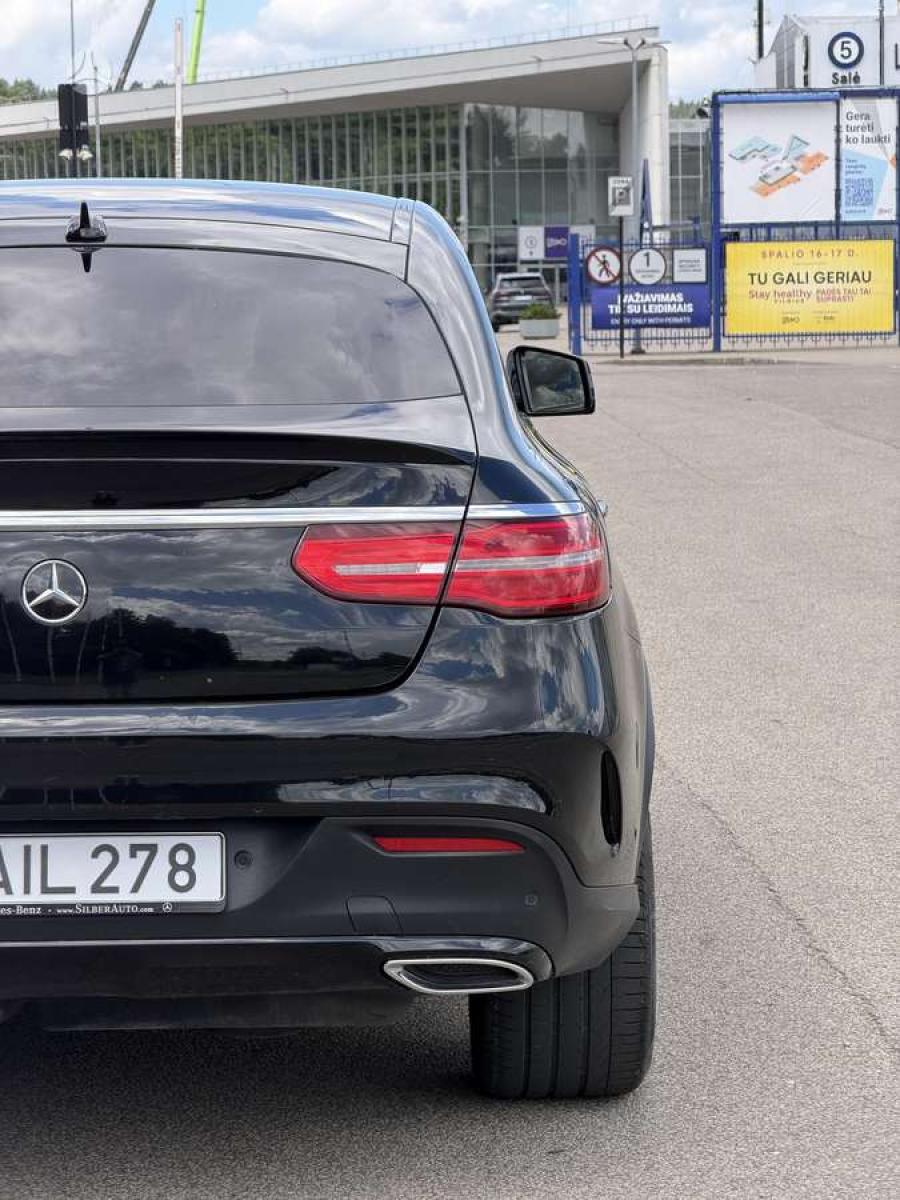 Melns Mercedes-Benz GLE 350 2016 Viļņa, ar dzinēja tilpumu 2.99 L un nobraukumu 114 tūkst. km par 32000 €, foto 5 vietnē AUTOMOTO.COM.LV