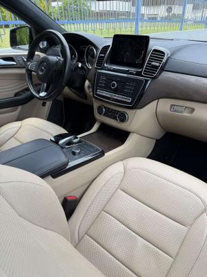 Melns Mercedes-Benz GLE 350 2016 Viļņa, ar dzinēja tilpumu 2.99 L un nobraukumu 114 tūkst. km par 32000 €, foto 13 vietnē AUTOMOTO.COM.LV
