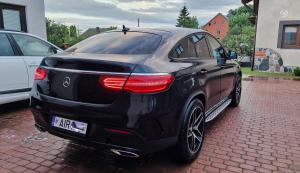 Melns Mercedes-Benz GLE 350 2016 Mažeikiai, ar dzinēja tilpumu 3.00 L un nobraukumu 73 tūkst. km par 28999 €, foto 3 vietnē AUTOMOTO.COM.LV