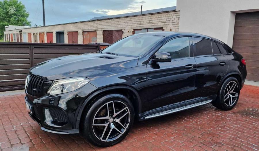 Melns Mercedes-Benz GLE 350 2016 Mažeikiai, ar dzinēja tilpumu 3.00 L un nobraukumu 73 tūkst. km par 28999 €, foto 8 vietnē AUTOMOTO.COM.LV