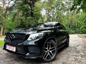 Melns Mercedes-Benz GLE 350 2016 Viļņa, ar dzinēja tilpumu 2.99 L un nobraukumu 240 tūkst. km par 28950 €, foto  vietnē AUTOMOTO.COM.LV