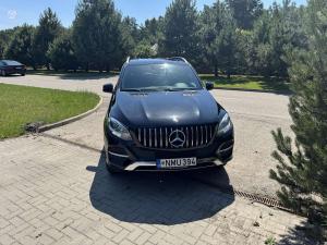 Melns Mercedes-Benz GLE 350 2016 Kauņa, ar dzinēja tilpumu 3.50 L un nobraukumu 72 tūkst. km par 25000 €, foto  vietnē AUTOMOTO.COM.LV
