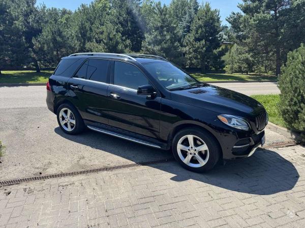 Melns Mercedes-Benz GLE 350 2016 Kauņa, ar dzinēja tilpumu 3.50 L un nobraukumu 72 tūkst. km par 25000 €, foto 3 vietnē AUTOMOTO.COM.LV