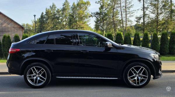 Melns Mercedes-Benz GLE 350 2016 Viļņa, ar dzinēja tilpumu 2.99 L un nobraukumu 320 tūkst. km par 17300 €, foto 4 vietnē AUTOMOTO.COM.LV