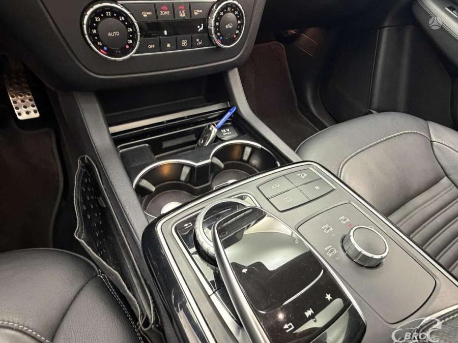 Melns Mercedes-Benz GLE 350 2016 Viļņa, ar dzinēja tilpumu 2.99 L un nobraukumu 240 tūkst. km par 28900 €, foto 29 vietnē AUTOMOTO.COM.LV