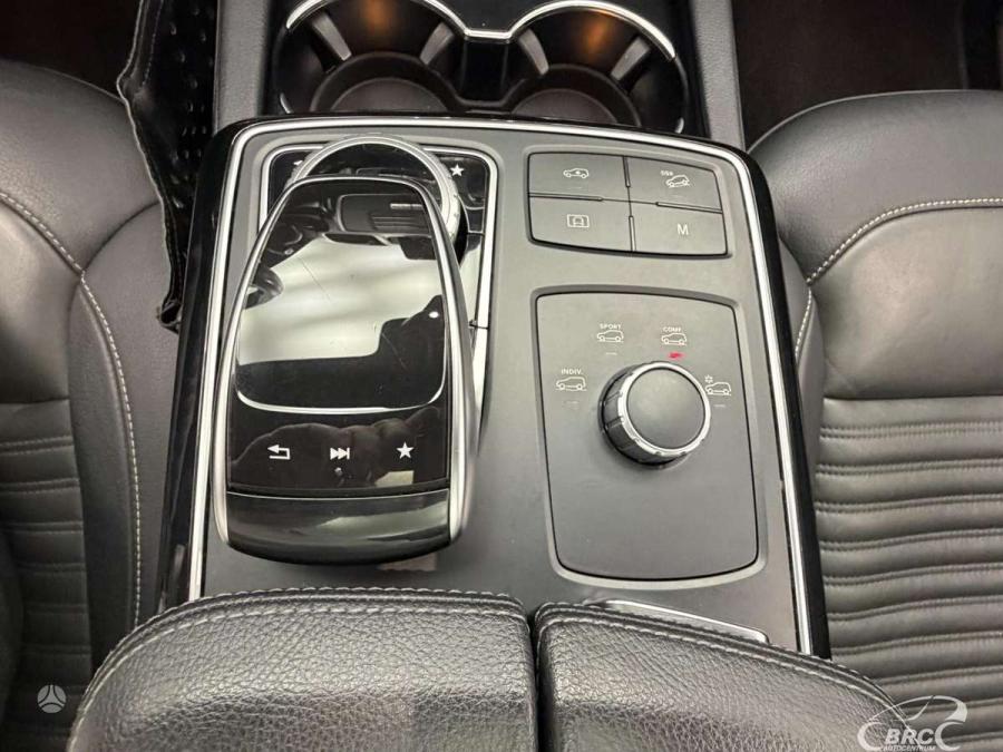 Melns Mercedes-Benz GLE 350 2016 Viļņa, ar dzinēja tilpumu 2.99 L un nobraukumu 240 tūkst. km par 28900 €, foto 30 vietnē AUTOMOTO.COM.LV