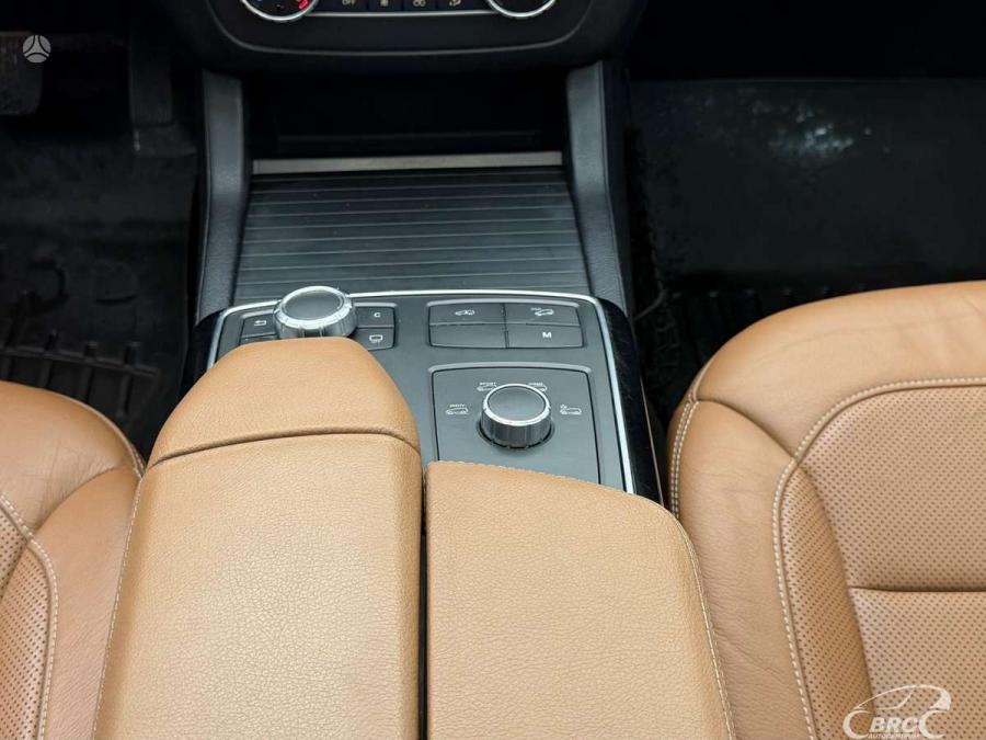 Melns Mercedes-Benz GLE 350 2016 Viļņa, ar dzinēja tilpumu 2.99 L un nobraukumu 265 tūkst. km par 23900 €, foto 19 vietnē AUTOMOTO.COM.LV