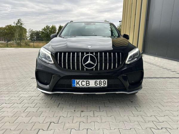 Mercedes-Benz GLE 350 2016 KlaipÄda vietnÄ Melns Mercedes-Benz GLE 350 2016 KlaipÄda, ar dzinÄja tilpumu 2.99 L un nobraukumu 263 tÅ«kst. km par 28500 ā¬, foto 3 vietnÄ AUTOMOTO.COM.LV