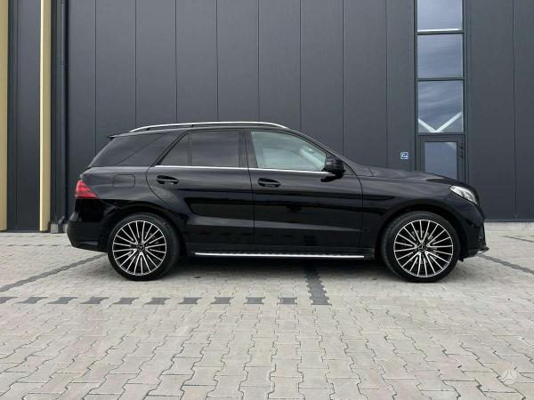 Mercedes-Benz GLE 350 2016 KlaipÄda vietnÄ Melns Mercedes-Benz GLE 350 2016 KlaipÄda, ar dzinÄja tilpumu 2.99 L un nobraukumu 263 tÅ«kst. km par 28500 ā¬, foto 5 vietnÄ AUTOMOTO.COM.LV