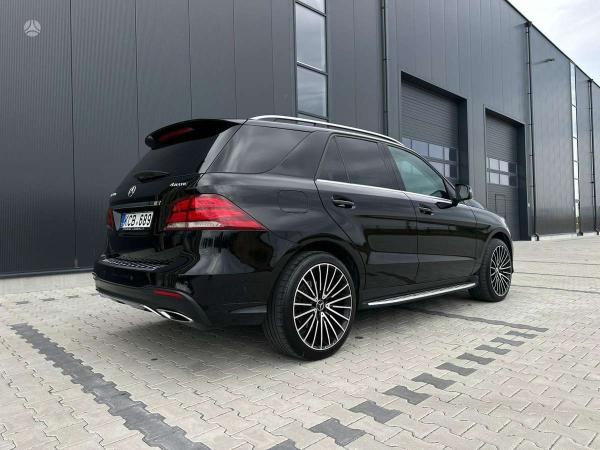Mercedes-Benz GLE 350 2016 KlaipÄda vietnÄ Melns Mercedes-Benz GLE 350 2016 KlaipÄda, ar dzinÄja tilpumu 2.99 L un nobraukumu 263 tÅ«kst. km par 28500 ā¬, foto 7 vietnÄ AUTOMOTO.COM.LV