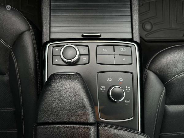 Mercedes-Benz GLE 350 2016 KlaipÄda vietnÄ Melns Mercedes-Benz GLE 350 2016 KlaipÄda, ar dzinÄja tilpumu 2.99 L un nobraukumu 263 tÅ«kst. km par 28500 ā¬, foto 10 vietnÄ AUTOMOTO.COM.LV