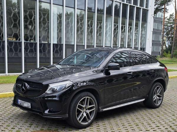 Melns Mercedes-Benz GLE 350 2016 Viļņa, ar dzinēja tilpumu 2.99 L un nobraukumu 320 tūkst. km par 17700 €, foto 1 vietnē AUTOMOTO.COM.LV