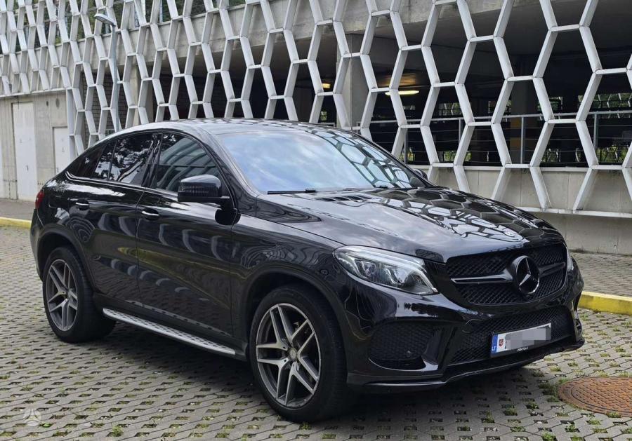 Melns Mercedes-Benz GLE 350 2016 Viļņa, ar dzinēja tilpumu 2.99 L un nobraukumu 320 tūkst. km par 17700 €, foto 4 vietnē AUTOMOTO.COM.LV