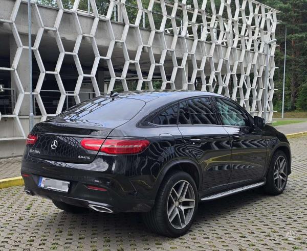 Melns Mercedes-Benz GLE 350 2016 Viļņa, ar dzinēja tilpumu 2.99 L un nobraukumu 320 tūkst. km par 17700 €, foto 6 vietnē AUTOMOTO.COM.LV