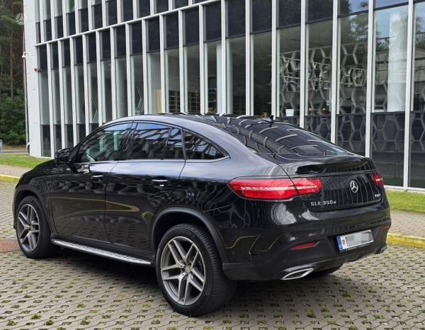 Melns Mercedes-Benz GLE 350 2016 Viļņa, ar dzinēja tilpumu 2.99 L un nobraukumu 320 tūkst. km par 17700 €, foto 8 vietnē AUTOMOTO.COM.LV