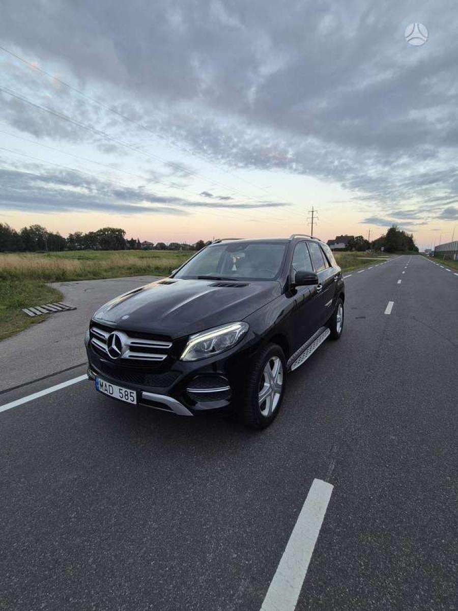 Black Mercedes-Benz GLE 350 2016 in Kaunas, with an engine capacity of 3.00 L and mileage of 151 thousand km for 20000 €, photo 1 on AUTOMOTO.COM.LV