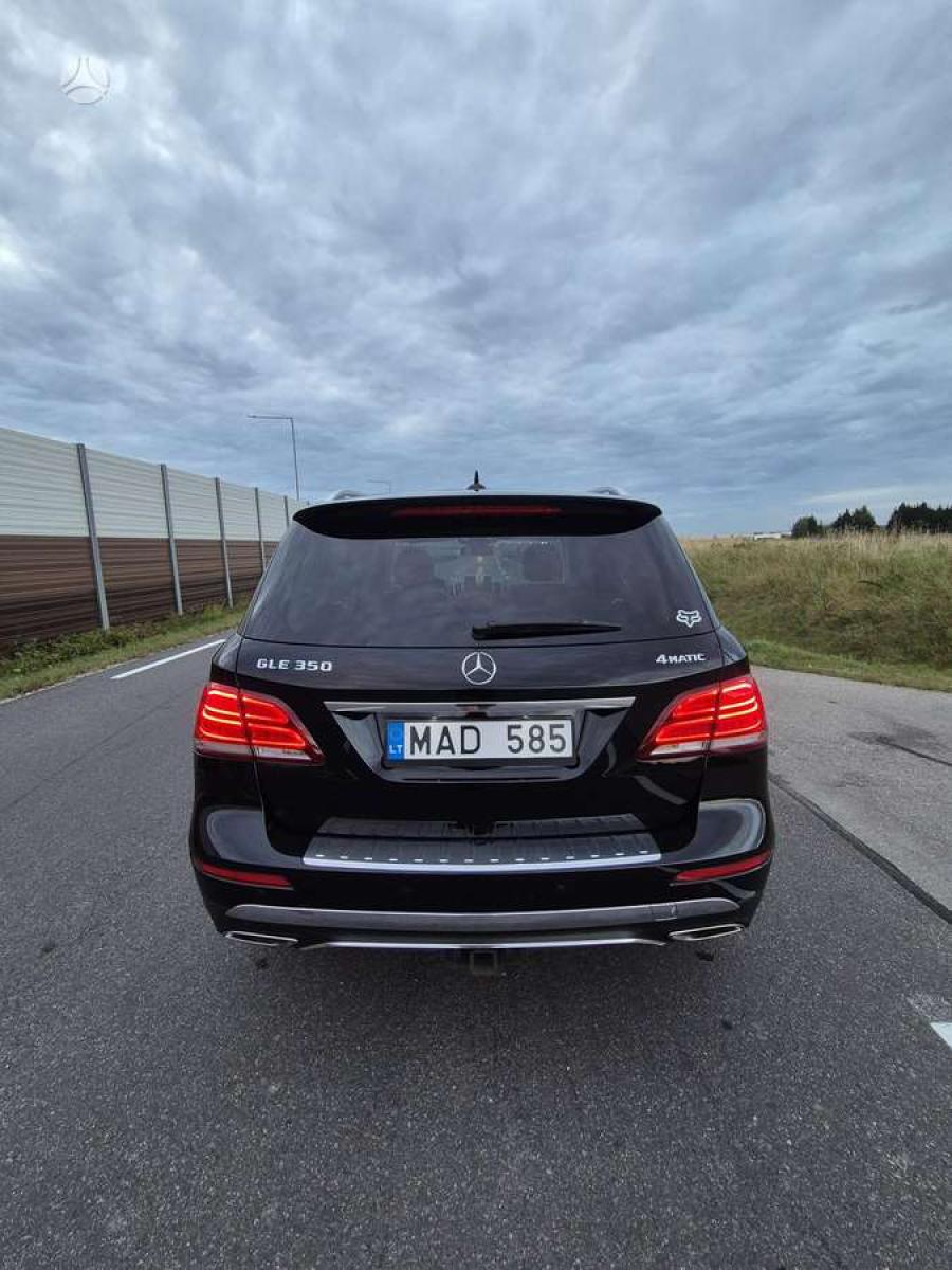 Black Mercedes-Benz GLE 350 2016 in Kaunas, with an engine capacity of 3.00 L and mileage of 151 thousand km for 20000 €, photo 3 on AUTOMOTO.COM.LV