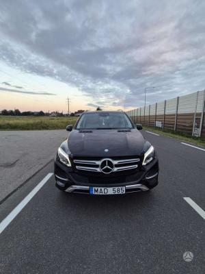 Black Mercedes-Benz GLE 350 2016 in Kaunas, with an engine capacity of 3.00 L and mileage of 151 thousand km for 20000 €, photo 4 on AUTOMOTO.COM.LV