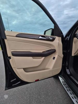 Black Mercedes-Benz GLE 350 2016 in Kaunas, with an engine capacity of 3.00 L and mileage of 151 thousand km for 20000 €, photo 7 on AUTOMOTO.COM.LV