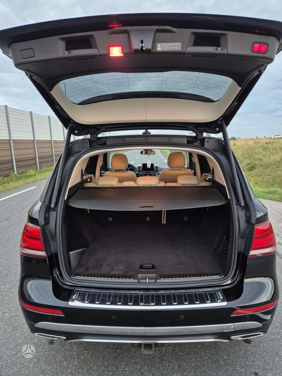 Black Mercedes-Benz GLE 350 2016 in Kaunas, with an engine capacity of 3.00 L and mileage of 151 thousand km for 20000 €, photo 14 on AUTOMOTO.COM.LV