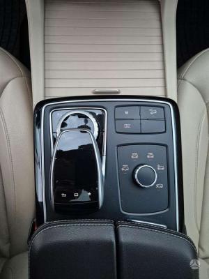 Black Mercedes-Benz GLE 350 2016 in Kaunas, with an engine capacity of 3.00 L and mileage of 151 thousand km for 20000 €, photo 17 on AUTOMOTO.COM.LV