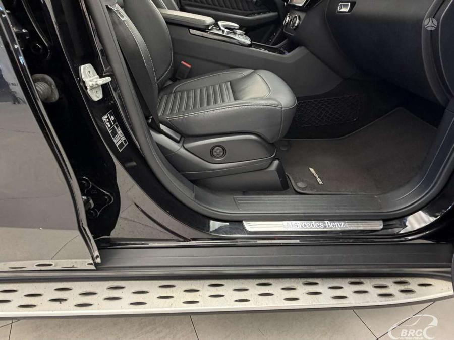 Black Mercedes-Benz GLE 350 2016 in Vilnius, with an engine capacity of 2.99 L and mileage of 240 thousand km for 25900 €, photo 8 on AUTOMOTO.COM.LV