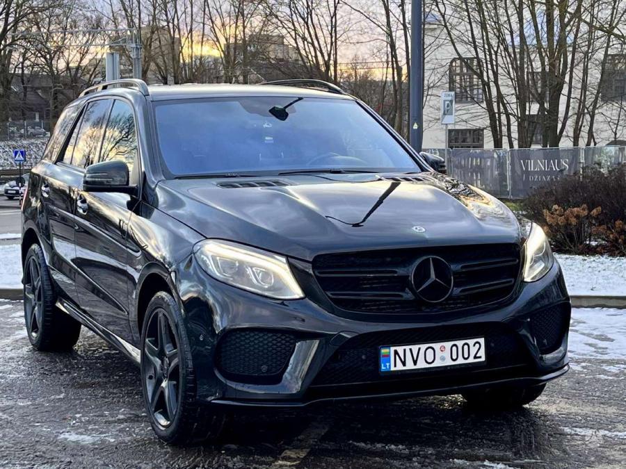 Melns Mercedes-Benz GLE 350 2017 Viļņa, ar dzinēja tilpumu 2.99 L un nobraukumu 313 tūkst. km par 19200 €, foto 1 vietnē AUTOMOTO.COM.LV
