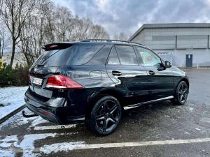 Melns Mercedes-Benz GLE 350 2017 Viļņa, ar dzinēja tilpumu 2.99 L un nobraukumu 313 tūkst. km par 19200 €, foto 6 vietnē AUTOMOTO.COM.LV