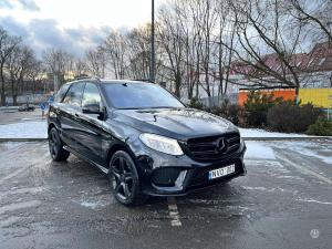 Melns Mercedes-Benz GLE 350 2017 Viļņa, ar dzinēja tilpumu 2.99 L un nobraukumu 313 tūkst. km par 19200 €, foto 7 vietnē AUTOMOTO.COM.LV