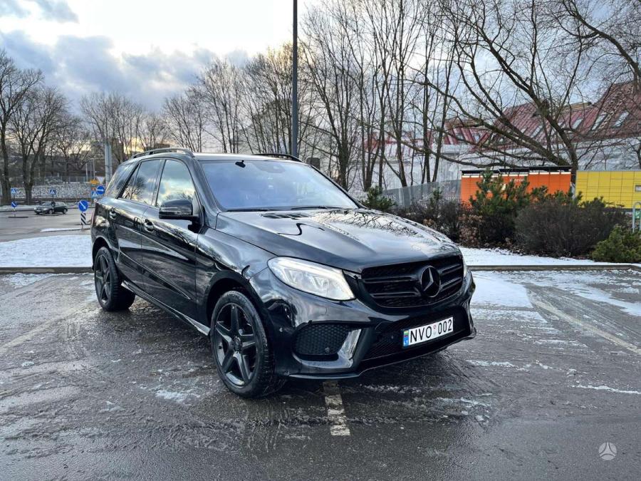 Melns Mercedes-Benz GLE 350 2017 Viļņa, ar dzinēja tilpumu 2.99 L un nobraukumu 313 tūkst. km par 19200 €, foto 7 vietnē AUTOMOTO.COM.LV