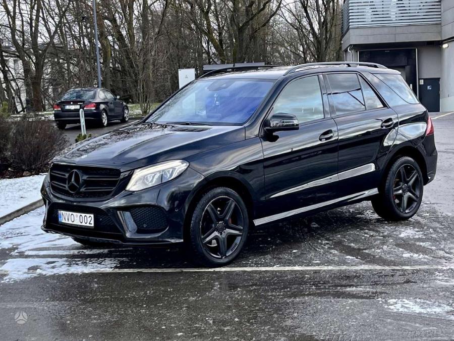 Melns Mercedes-Benz GLE 350 2017 Viļņa, ar dzinēja tilpumu 2.99 L un nobraukumu 313 tūkst. km par 19200 €, foto 8 vietnē AUTOMOTO.COM.LV