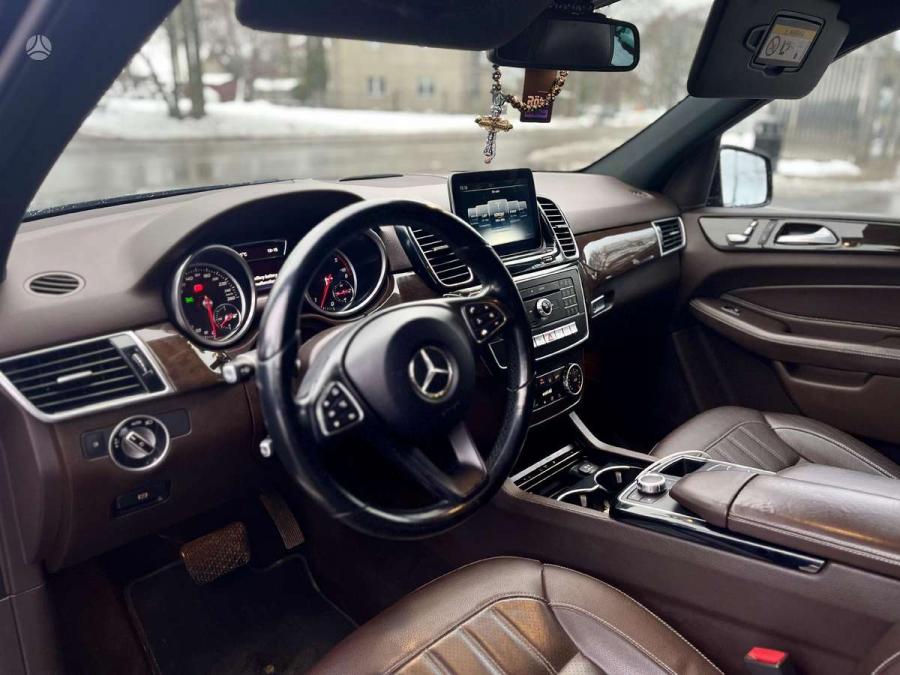 Melns Mercedes-Benz GLE 350 2017 Viļņa, ar dzinēja tilpumu 2.99 L un nobraukumu 313 tūkst. km par 19200 €, foto 9 vietnē AUTOMOTO.COM.LV
