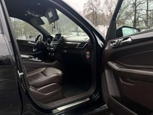 Melns Mercedes-Benz GLE 350 2017 Viļņa, ar dzinēja tilpumu 2.99 L un nobraukumu 313 tūkst. km par 19200 €, foto 15 vietnē AUTOMOTO.COM.LV