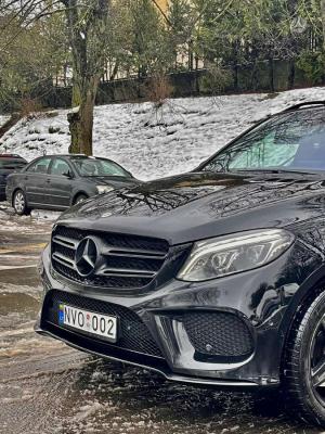 Melns Mercedes-Benz GLE 350 2017 Viļņa, ar dzinēja tilpumu 2.99 L un nobraukumu 313 tūkst. km par 19200 €, foto 16 vietnē AUTOMOTO.COM.LV